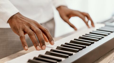 When Were Electric Keyboards Invented? - Beginner Keyboards