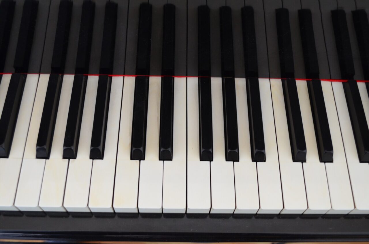 How to Play the Piano Faster: Tips and Techniques - Beginner Keyboards